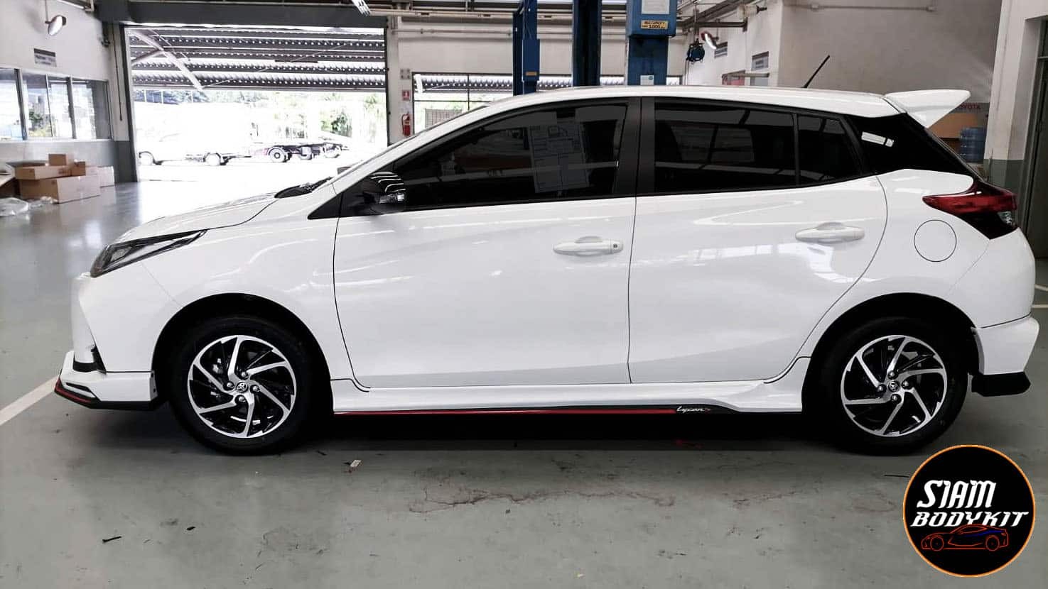 Lycan (Set 5 pcs) Bodykit for Toyota Yaris Hatchback 2020-2021 (COLOR ...